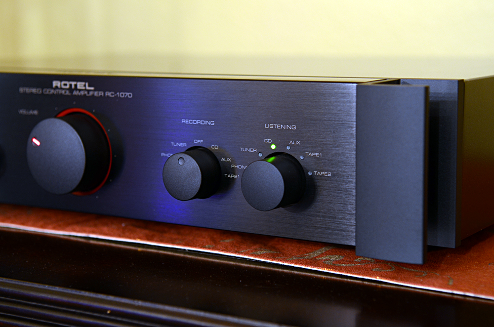 Rotel RC 1070 vs Harman Kardon HK3490 Comparison - 2-Channel Home Audio ...